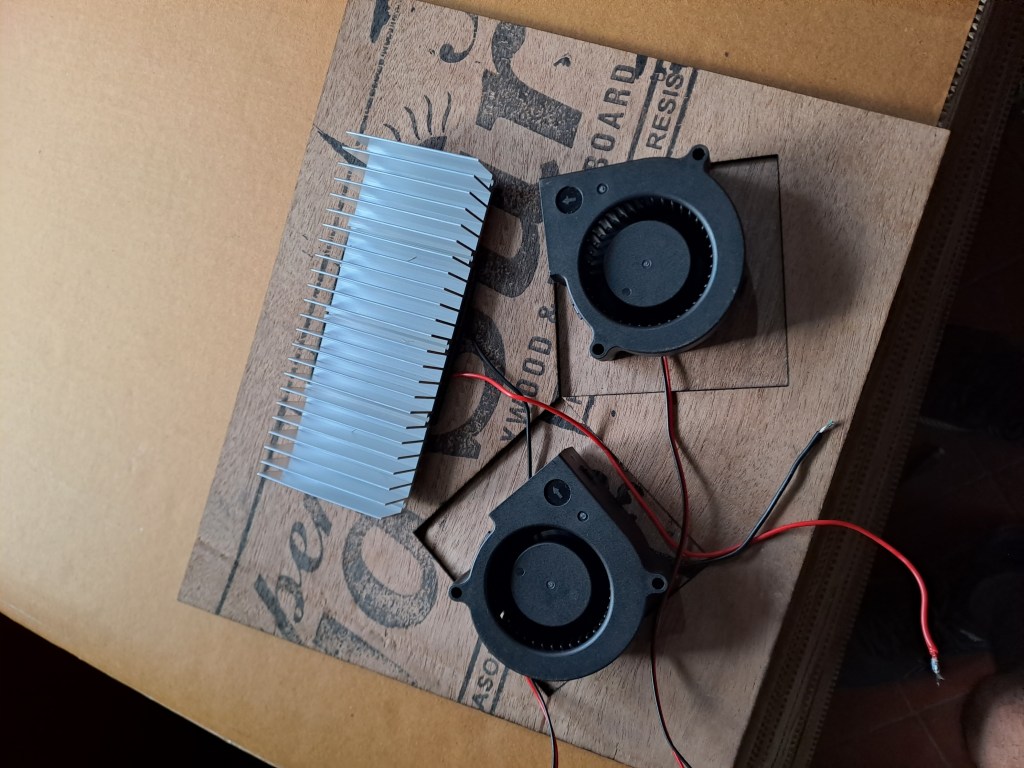 Peltier PC Cooling: Smart Laptop Cooling System with Real-Time Monitoring